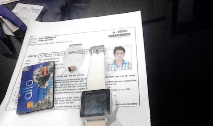 12 held over selling 'fake DU admission test question papers'