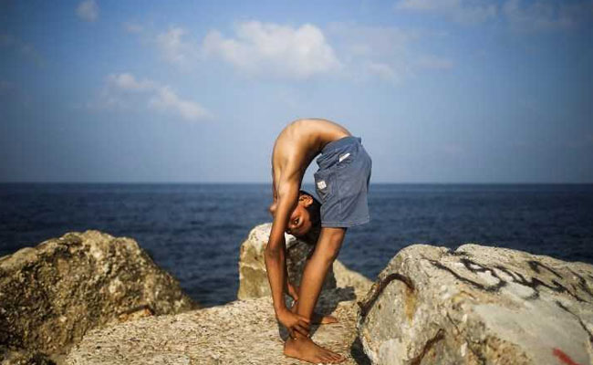 Youtube helped him become a contortionist. He's now eyeing a world record