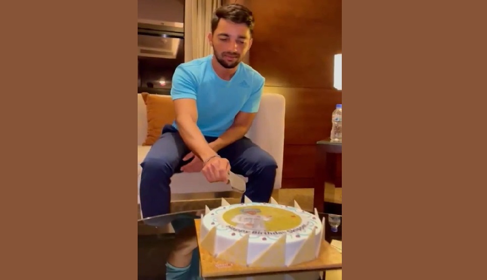 Mominul celebrates his birthday with teammates