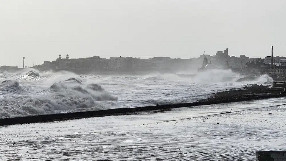 India, Pakistan brace for severe cyclone, deploy rescuers to coastal ...