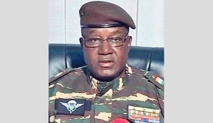 Army general declares himself Niger leader
