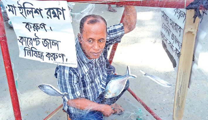 Holding some symbolic fishes fall into a trap of fine-mesh nets ...