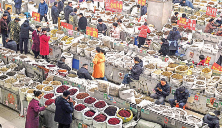 People shop for traditional Chinese medicine at a herbal market in ...
