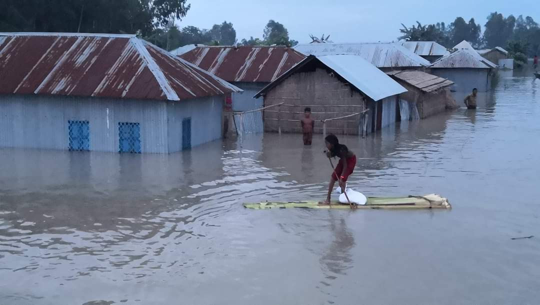 Flood situation worsens in Kurigram; 50,000 people stranded