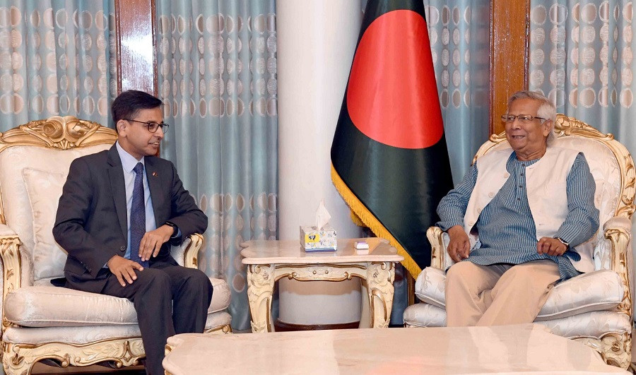 Indian high commissioner meets chief adviser