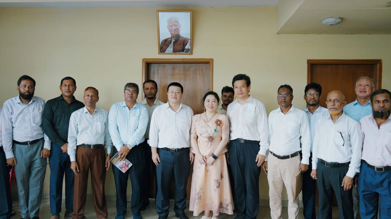Chinese Ambassador visits Grameen Bank's Jobra branch