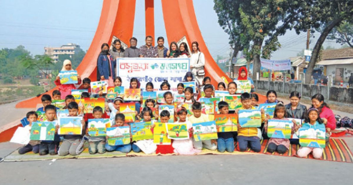 Drawing competition for students marking Victory Day