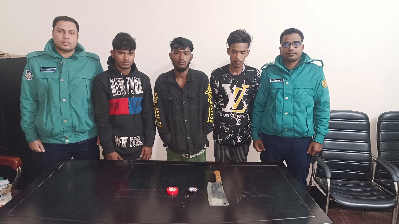 3 members of a robbery gang arrested in Dhaka
