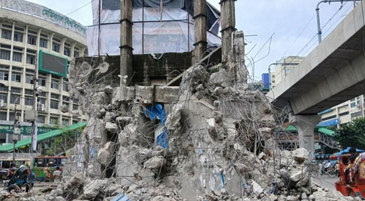 Projonmo Chattar at Shahbagh intersection being demolished