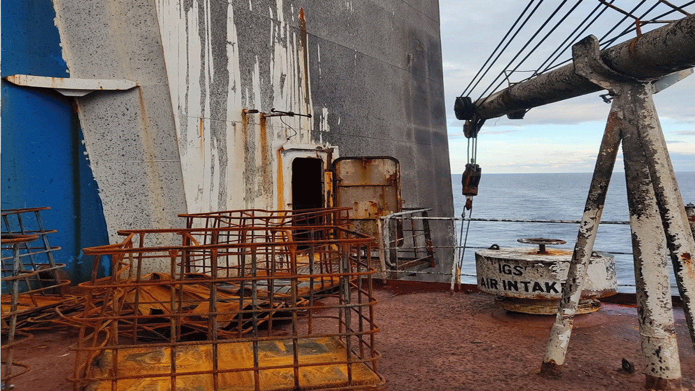 Bangladeshi mariner among 10 stranded on damaged vessel