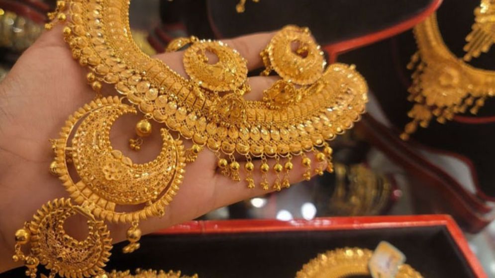 Gold price drops by Tk2,741 per bhori on year’s last trading day
