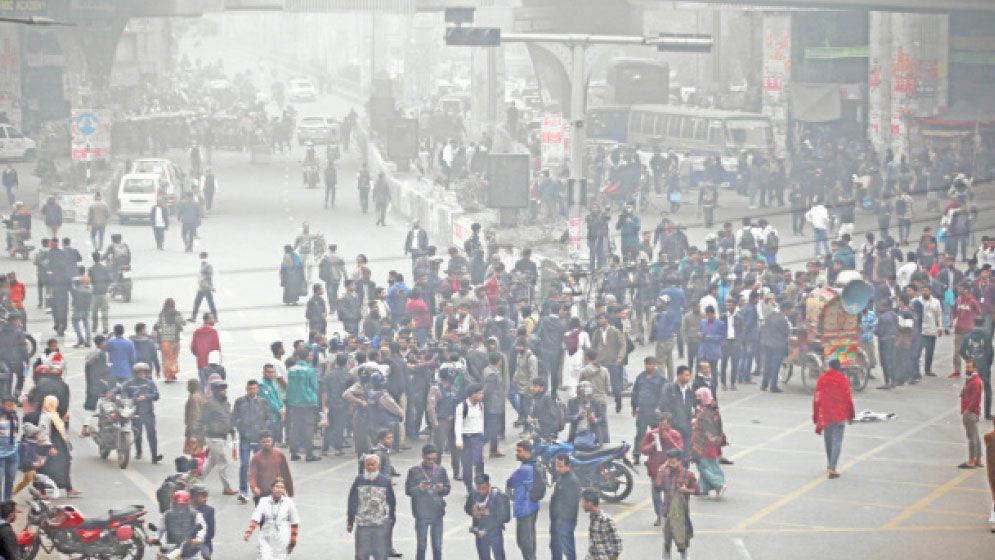 Dhaka chokes on road blockades, protestsDhaka chokes on road blockades ...