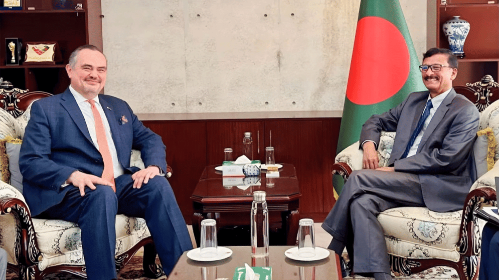 US ambassador discusses bilateral relations with foreign adviser