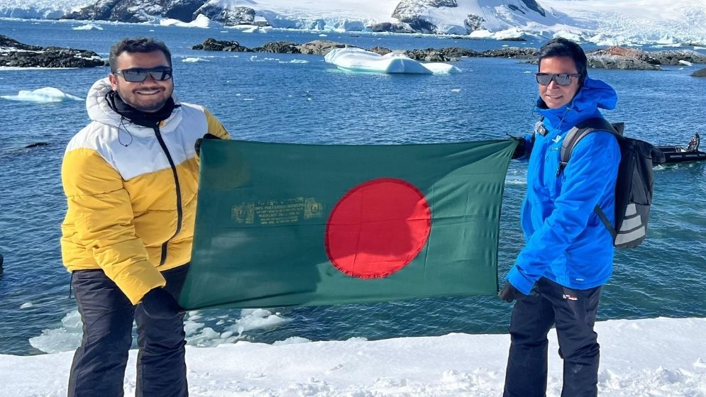 Vlogger Sumon, traveller Nilay set foot on White Desert of Antarctica