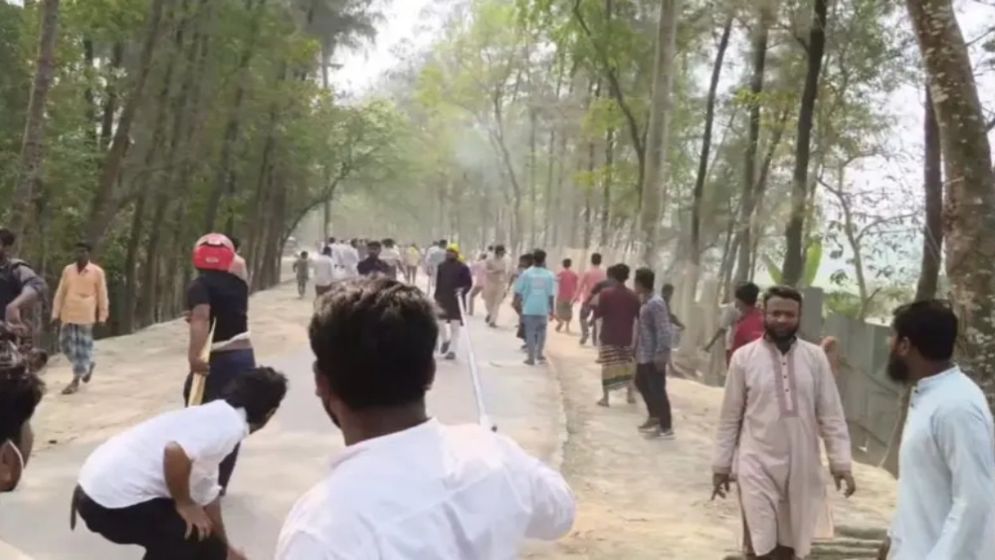 Convoy of MP Hannan Masud attacked in Hatia; 20 injured
