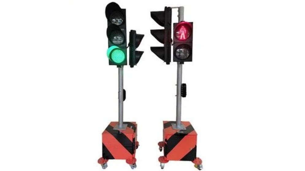 Portable signal lights introduced to improve Dhaka traffic management