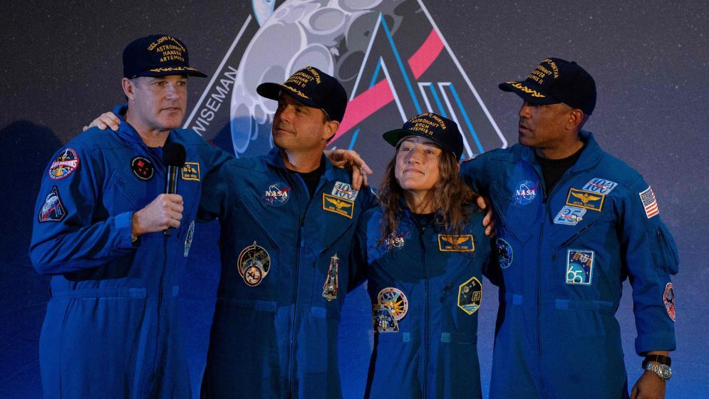Artemis crew urges unity on ‘lifeboat’ Earth