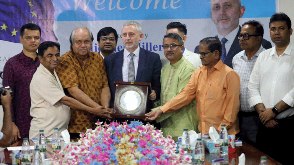 EU ambassador hails Kaler Kantho’s role in Bangladeshi journalism