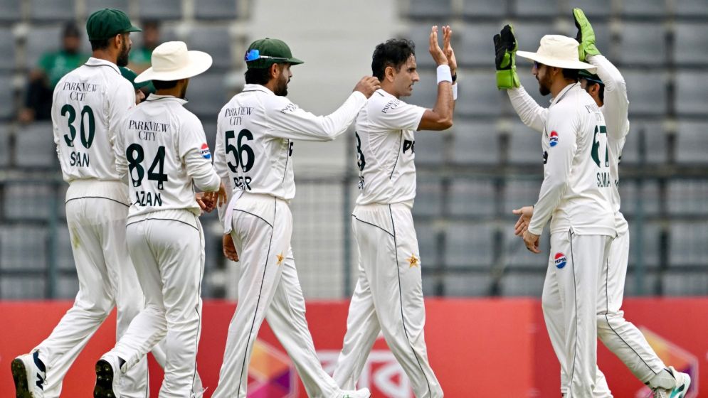 Pakistan eye 400-plus