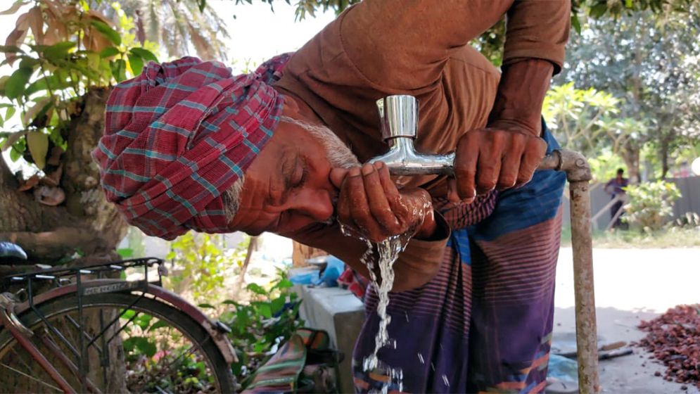 Mild heat wave grips Dhaka, 10 other districts