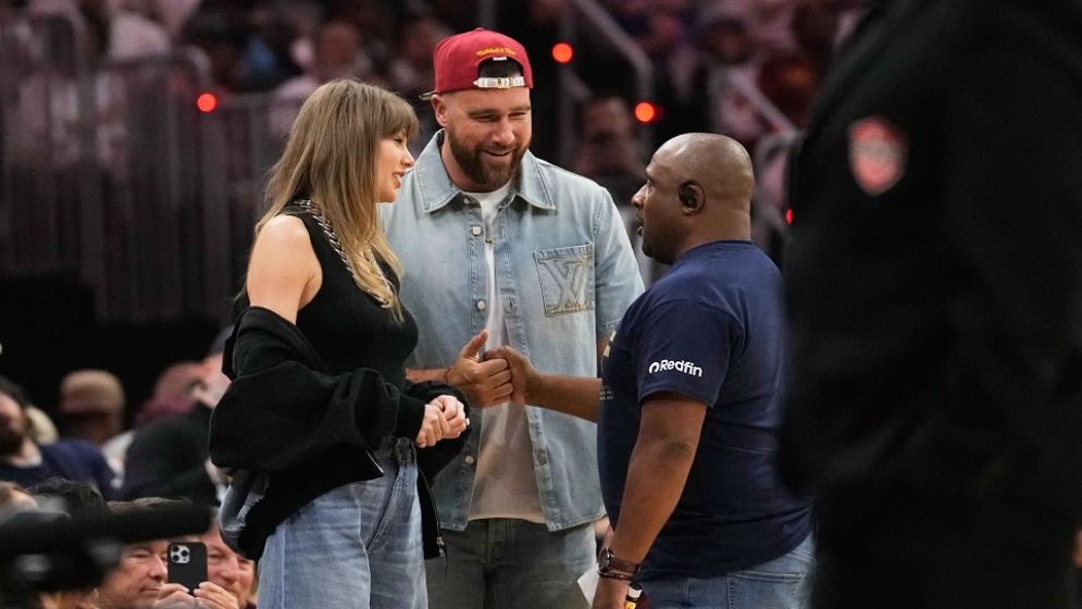 Taylor Swift, Travis Kelce attend Cavs-Knicks playoff game in Cleveland