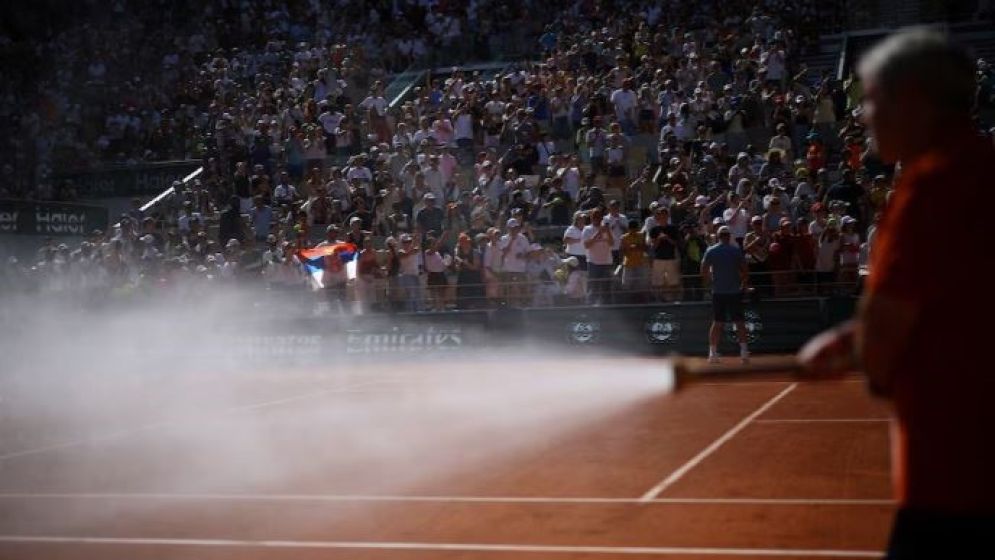 French Open gets under way with Coldplay song on strings, heat on clay
