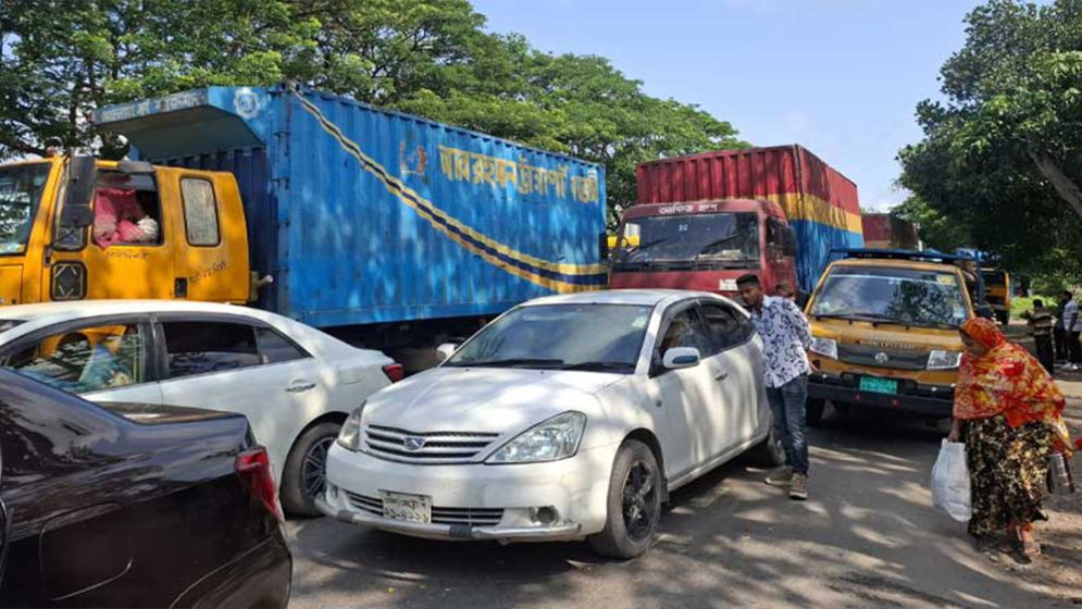 13-kilometre traffic jam on Dhaka-Chattogram Highway