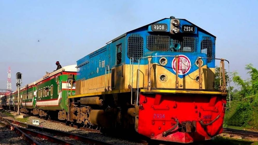 Man killed after falling from moving train roof in Mymensingh