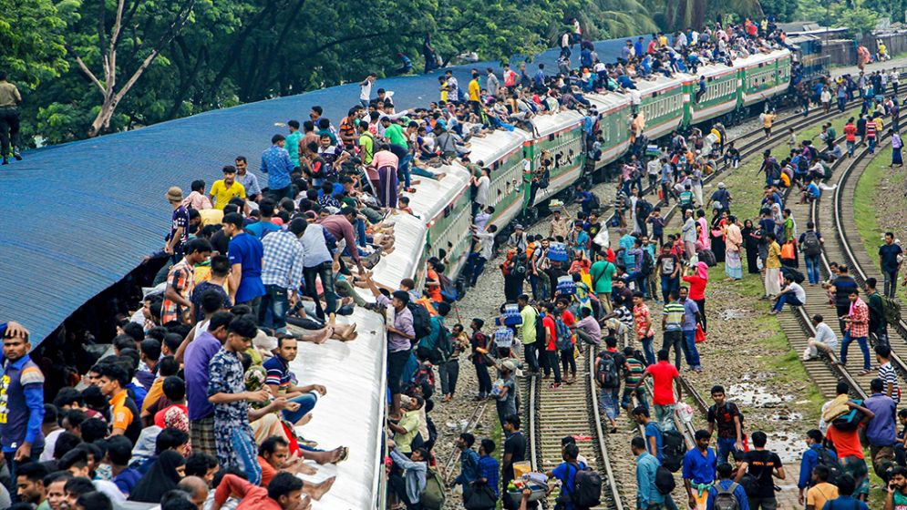 Man killed after falling from moving train roof in Mymensingh