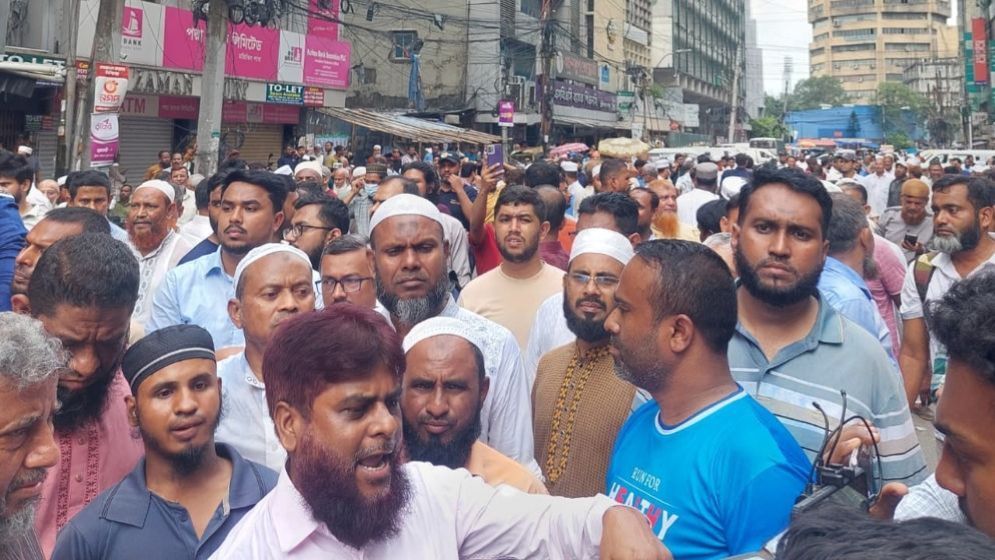 Police use batons, tear gas to disperse protesters