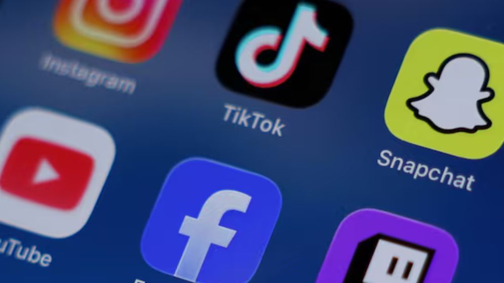 Malaysia bars under-16s from signing up for social media