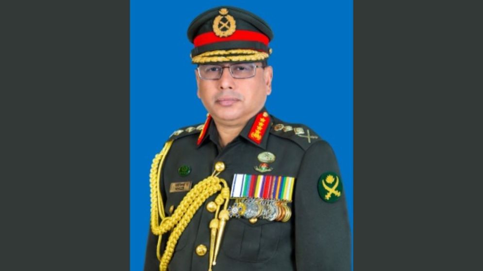 Army chief returns home after performing Hajj