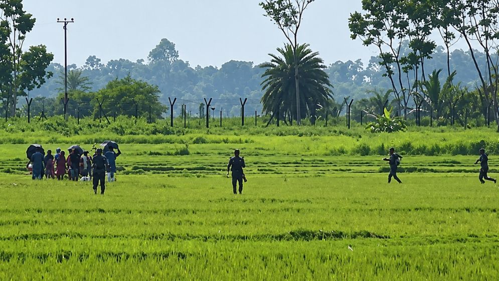 BSF removes people from Benapole border after 3-day standoff
