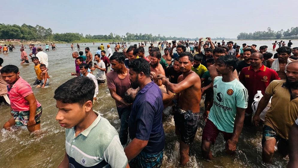 Two teenagers witness father, uncle drown in Dinajpur river