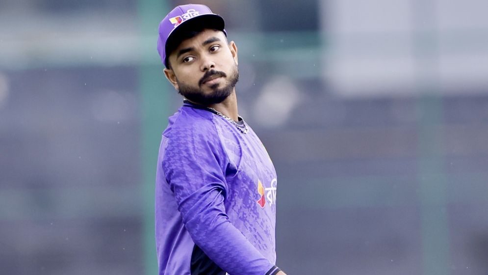 Emon set for Lahore Qalandars stint