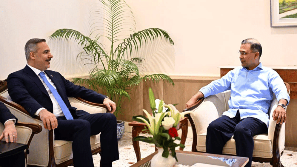 PM, Turkish FM discuss bilateral issues