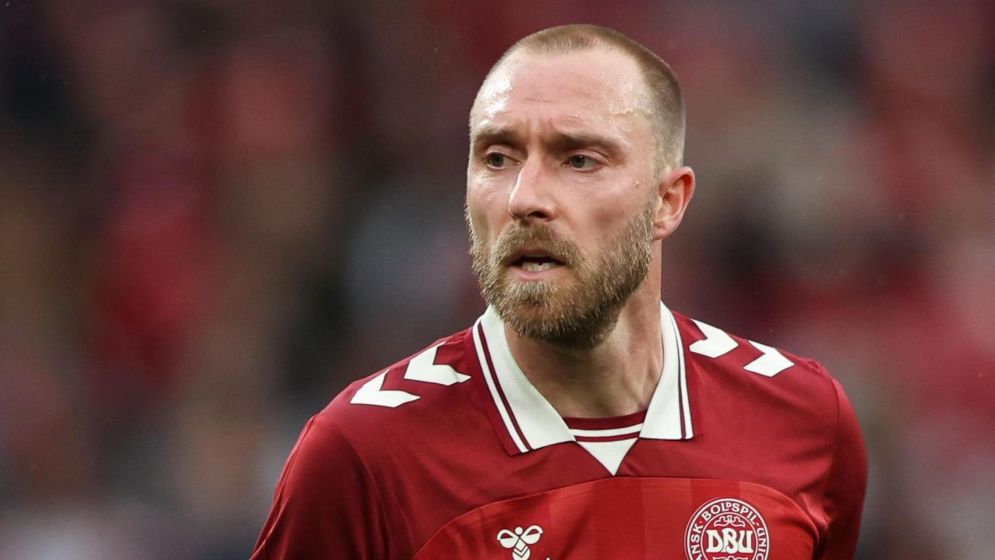 Eriksen collapses again, but this time his pacemaker saves him