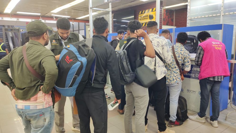 54 more Bangladeshis return from Cambodia cyber scam centres