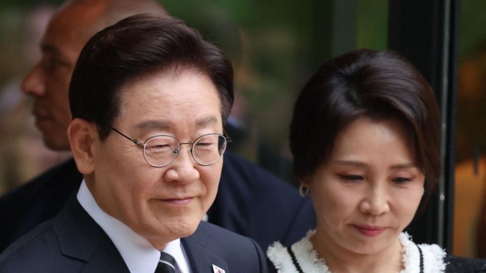 South Korea president urges Trump to help make peace with North