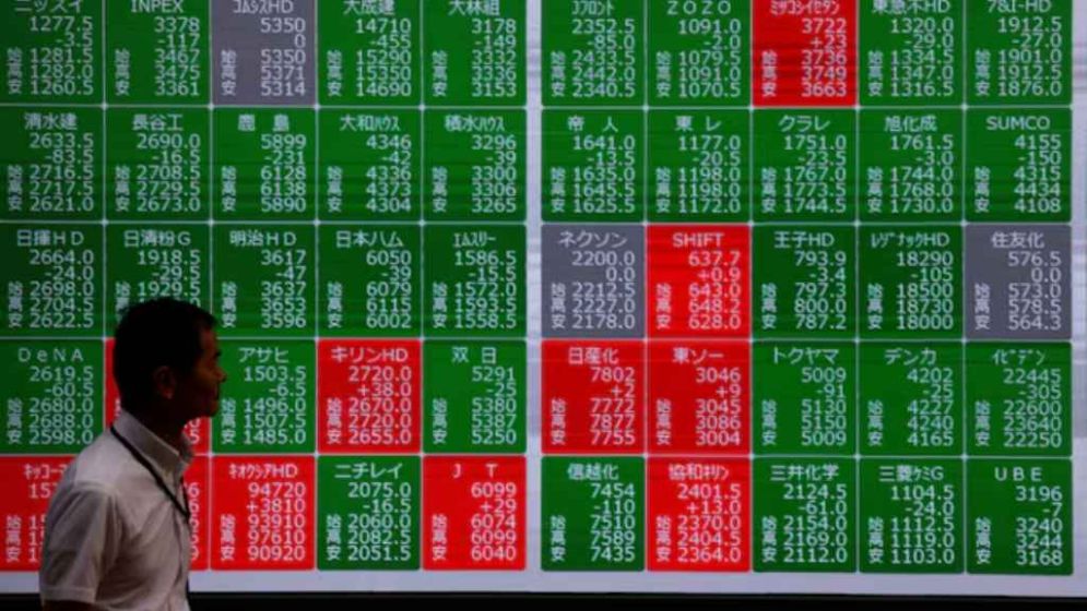 Asian stocks steady, oil lower as US and Iran sign peace deal