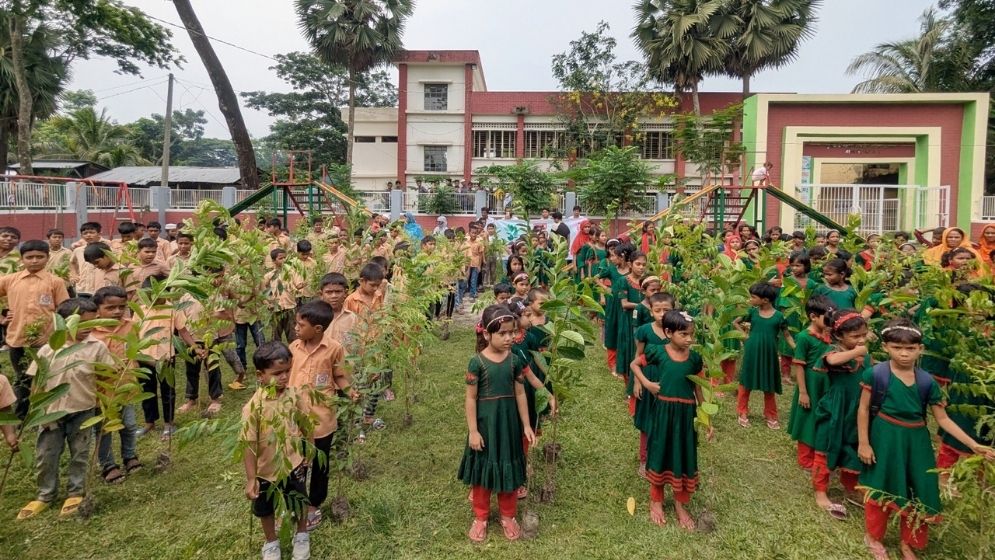 Shuvosangho plants trees, distributes saplings in Barguna
