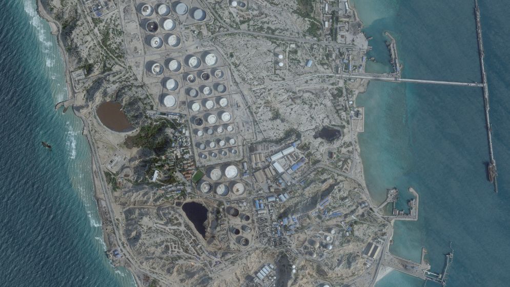 US suspends Iran oil sanctions, says nuclear inspectors to return
