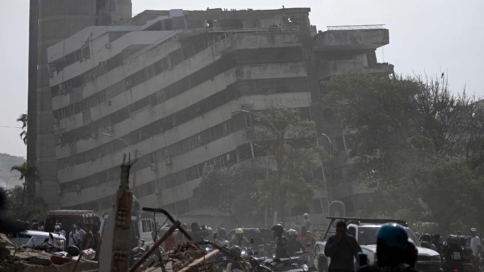 World sends rescuers, aid as Venezuela reels from quakes
