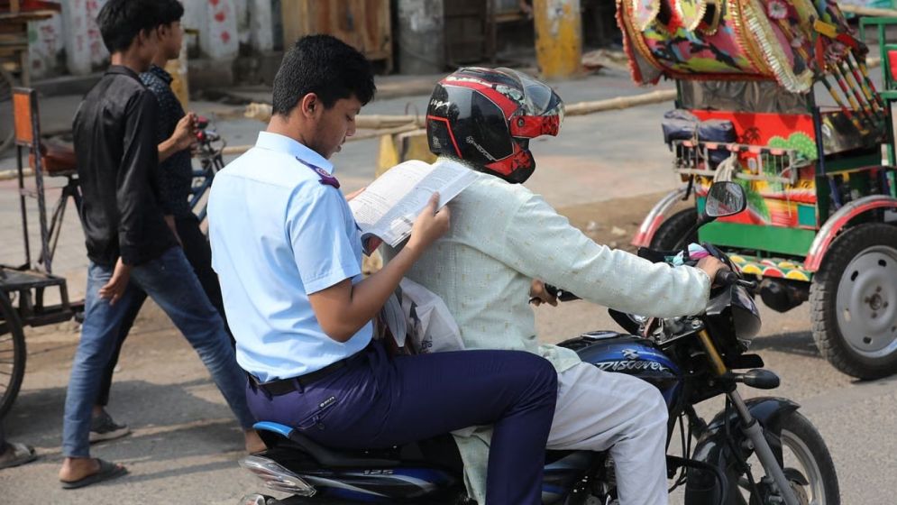 HSC, equivalent exams begin with unified question papers